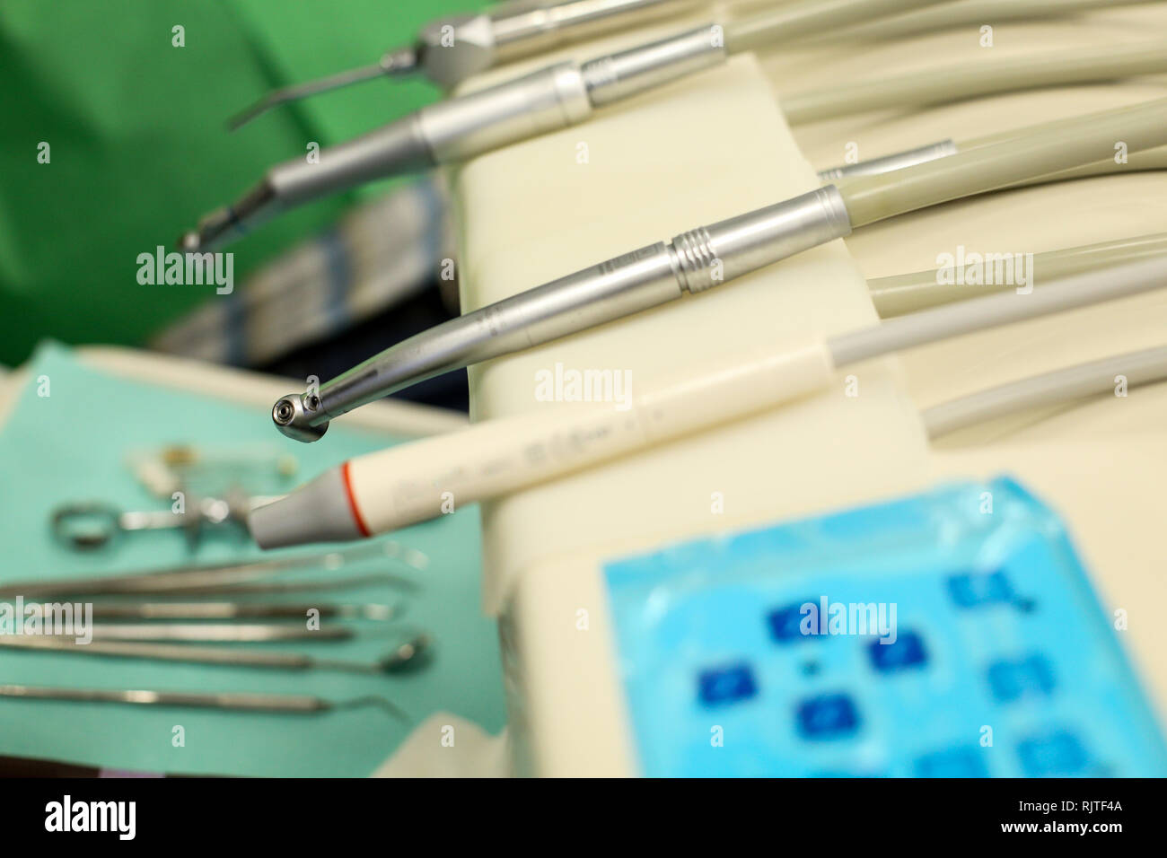 Zahnarzt instrumente -Fotos und -Bildmaterial in hoher Auflösung – Alamy