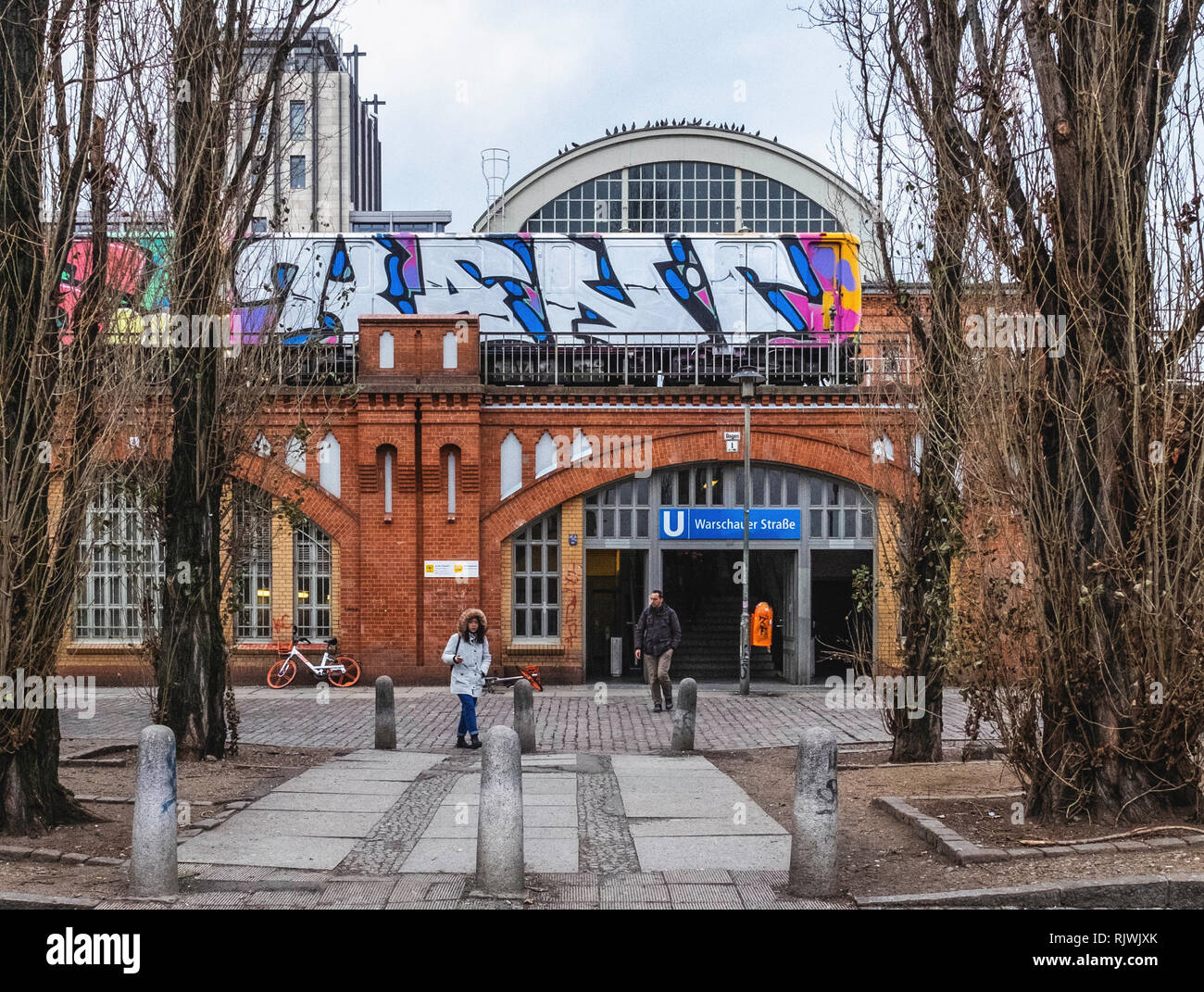 U bahnhof warschauer straße berlin -Fotos und -Bildmaterial in hoher ...