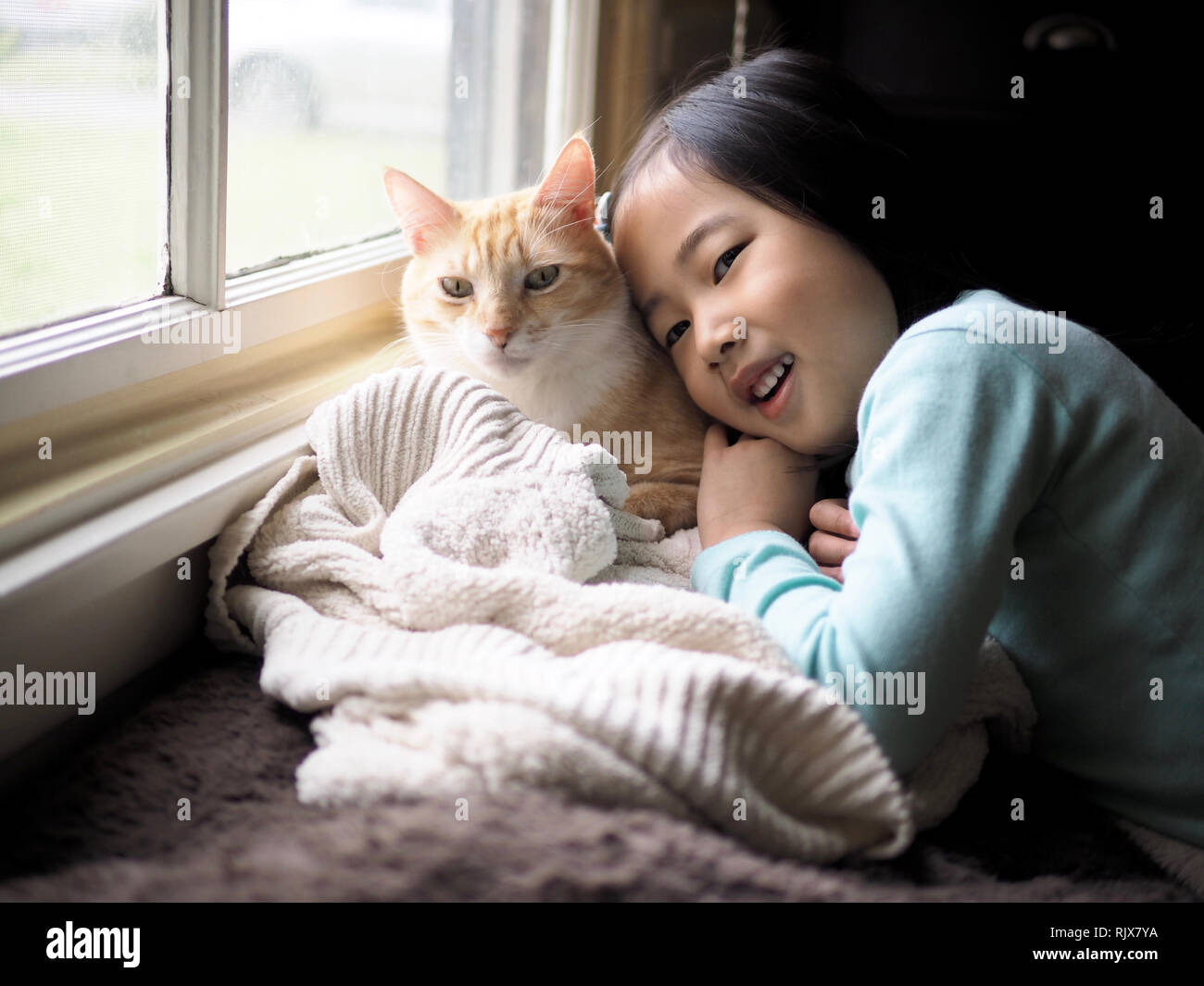 Kinder lieblingshaustier -Fotos und -Bildmaterial in hoher Auflösung ...