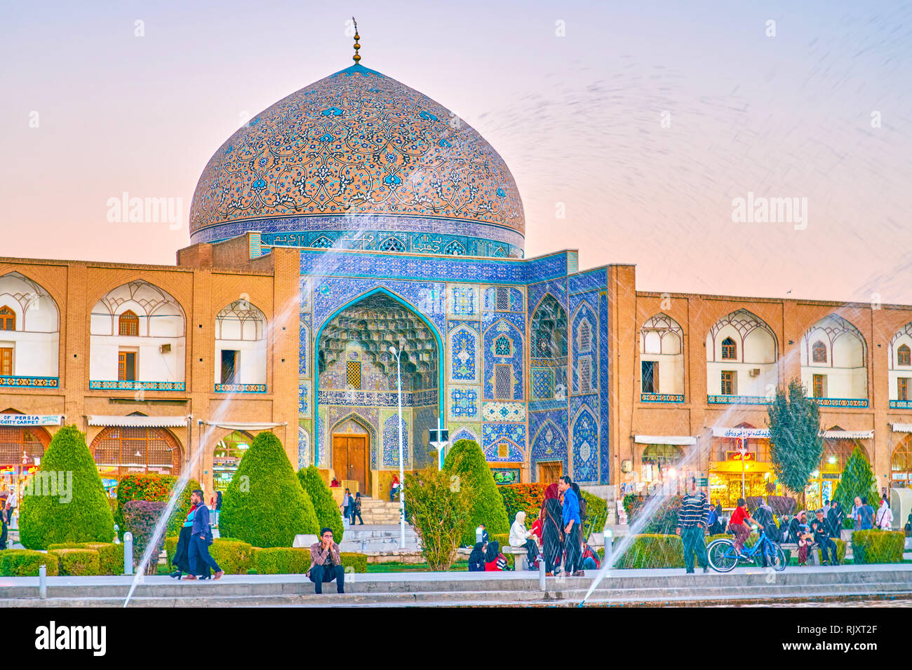 Sheikh lotfollah mosque on naqsh e -Fotos und -Bildmaterial in hoher ...