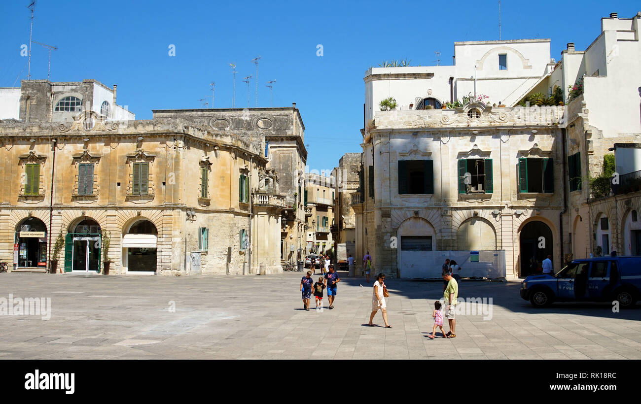 Kathedrale von lecce mit glockenturm -Fotos und -Bildmaterial in hoher ...