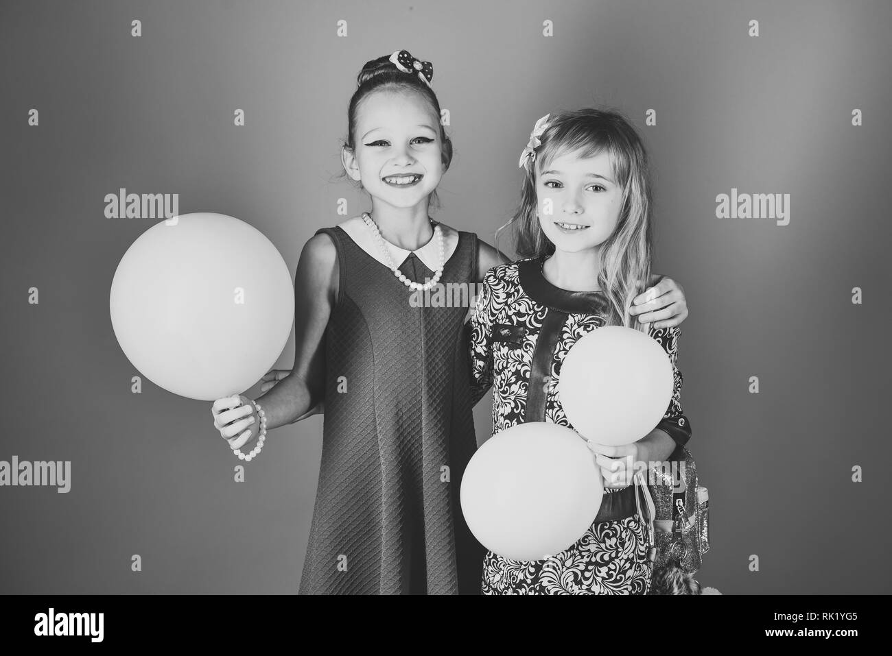 Pinup model pin up mädchen Schwarzweiß-Stockfotos und -bilder - Alamy