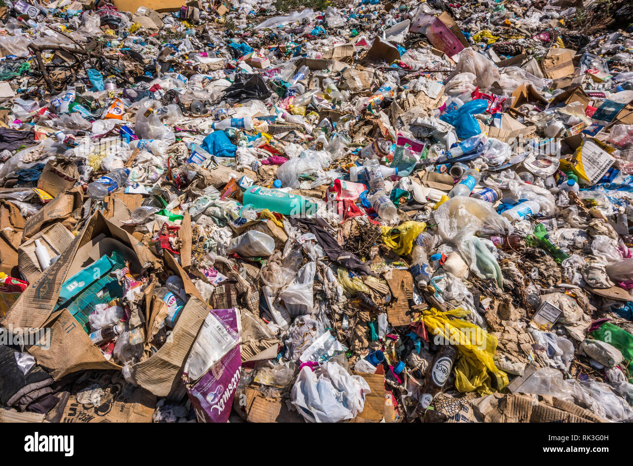 Haufen müll auf -Fotos und -Bildmaterial in hoher Auflösung – Alamy