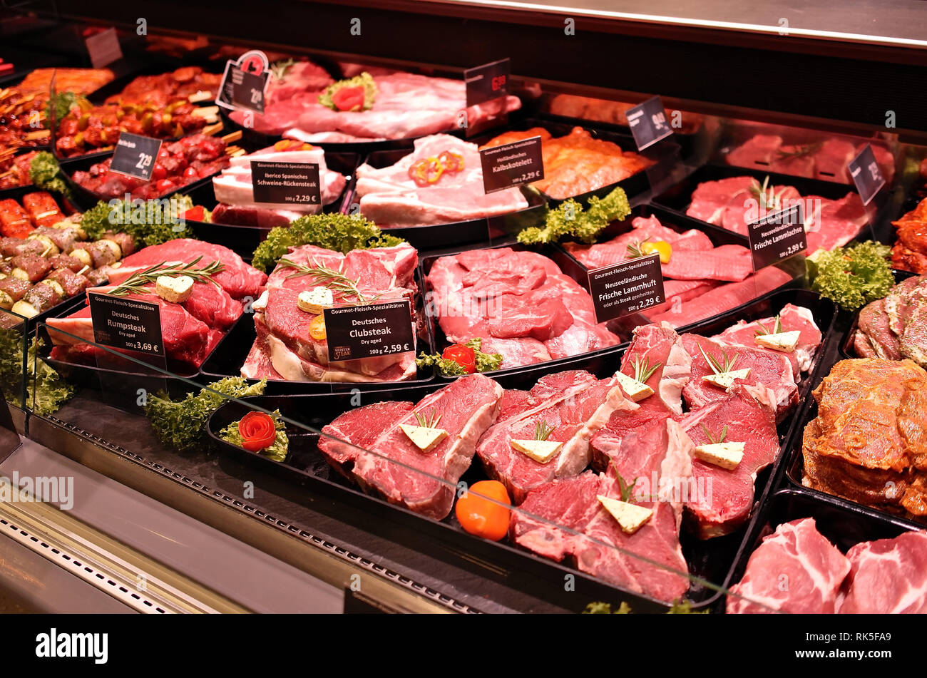 Wurst- und Fleischtheke Stockfotografie - Alamy