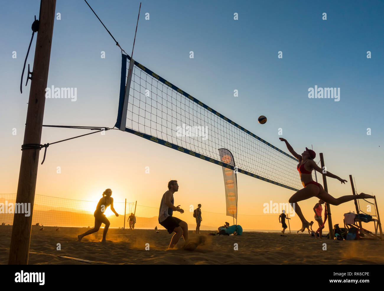 Volleyball beachvolleyball -Fotos und -Bildmaterial in hoher Auflösung ...