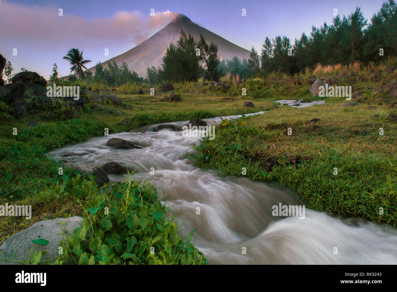 Vulkan legazpi mayon -Fotos und -Bildmaterial in hoher Auflösung – Alamy