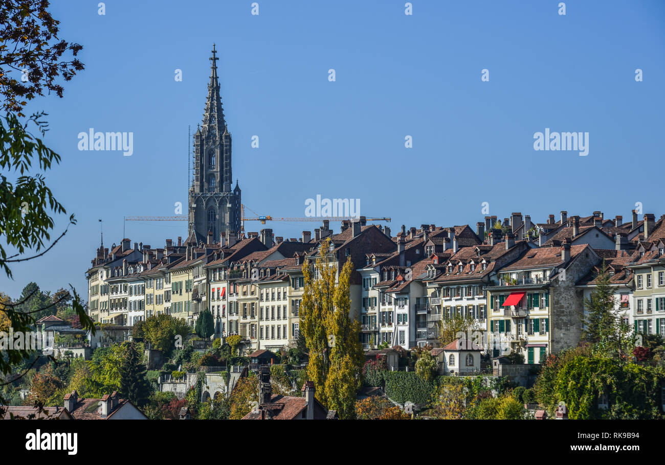 Luftaufnahme der mittelalterlichen Stadt in Bern, Schweiz. Die ...