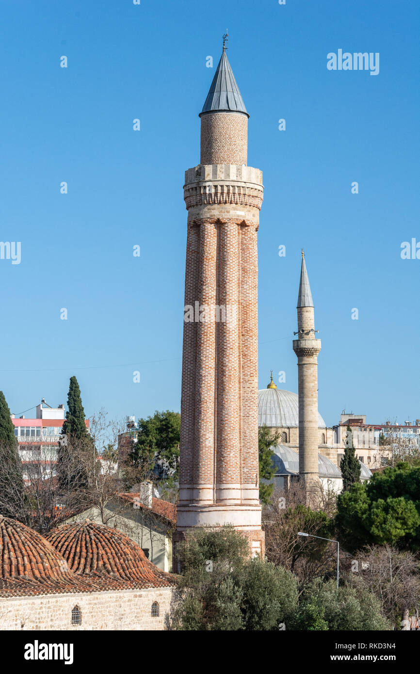 Geripptes minarett minare -Fotos und -Bildmaterial in hoher Auflösung ...