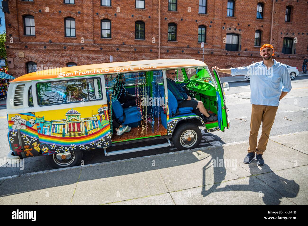 Hippie bus -Fotos und -Bildmaterial in hoher Auflösung – Alamy