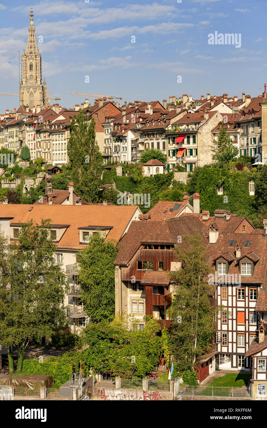 Anzeigen oh, die Altstadt und das Berner Münster Kathedrale in Bern ...