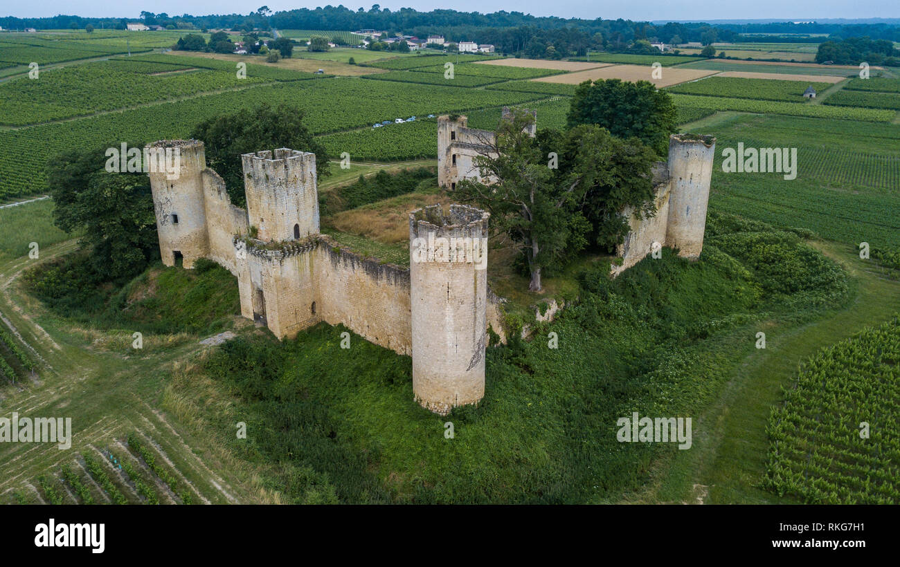 Luftbild Chateau de Budos und Weizenfeld im Sommer, Bordeaux, Gironde ...