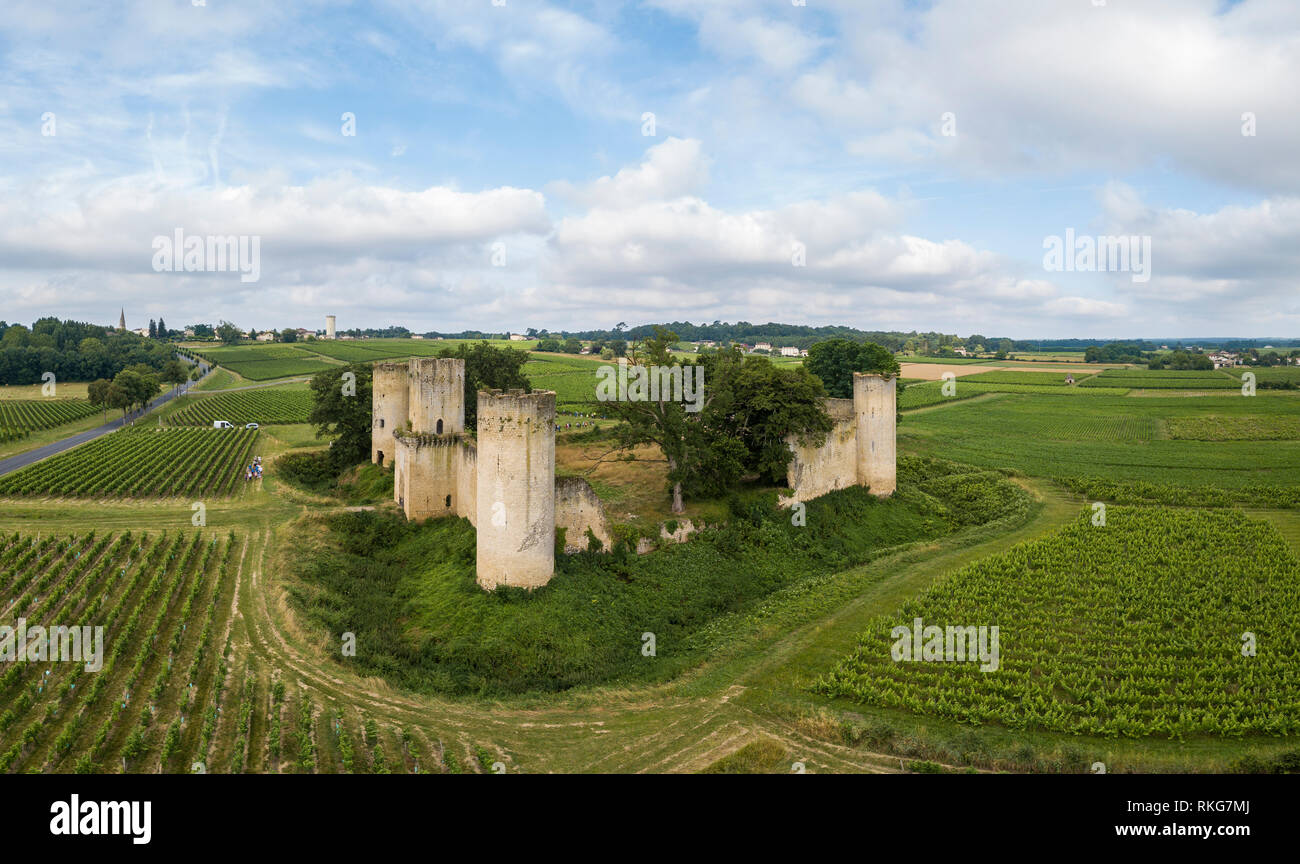 Luftbild Chateau de Budos und Weizenfeld im Sommer, Bordeaux, Gironde ...