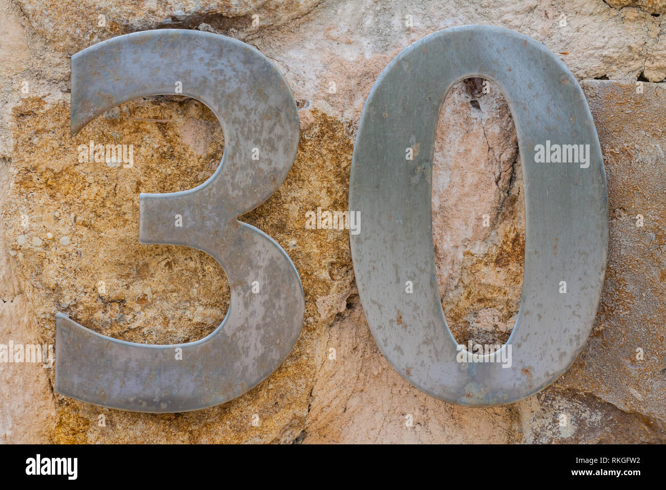 Number 30 front door -Fotos und -Bildmaterial in hoher Auflösung – Alamy