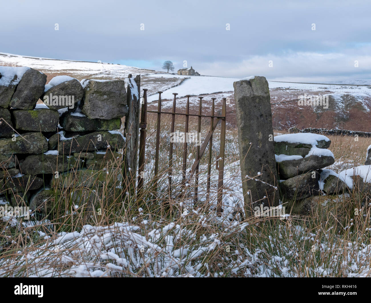 Altes eisentor -Fotos und -Bildmaterial in hoher Auflösung – Alamy