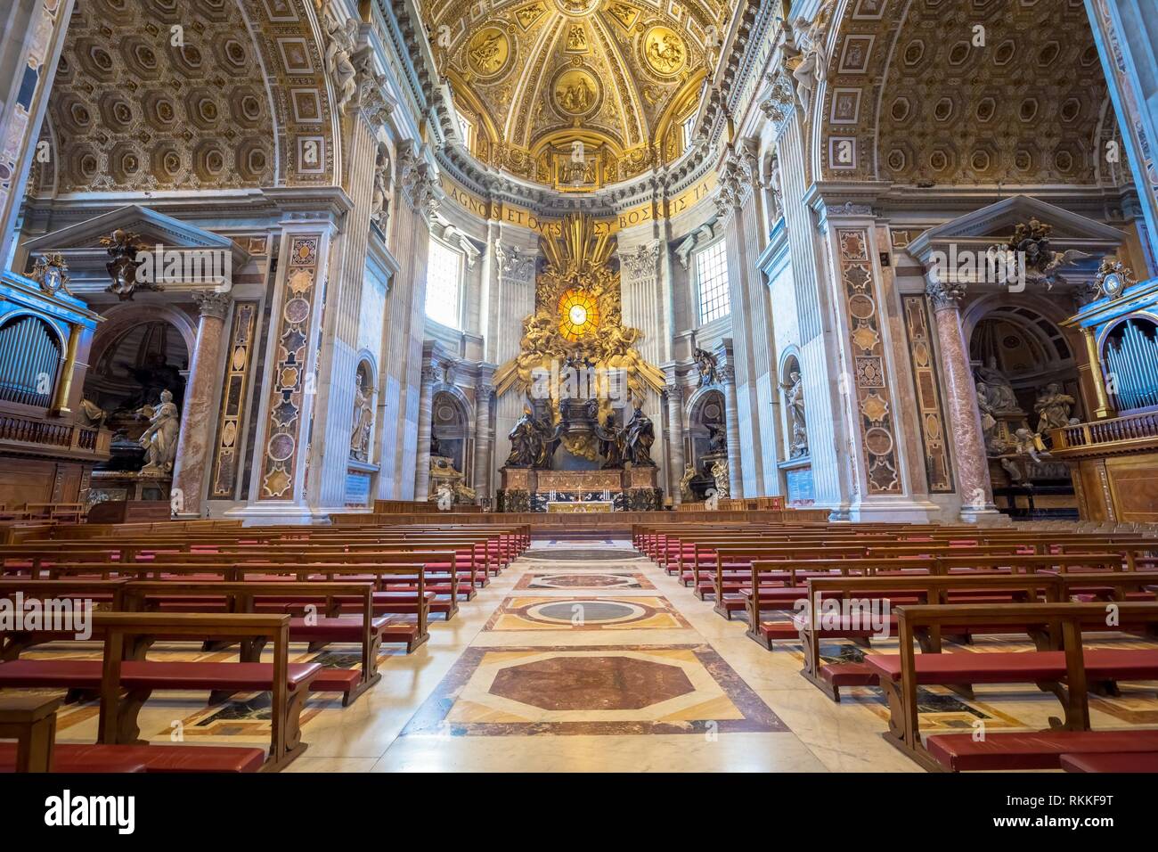 Innere st peter basilica fassade -Fotos und -Bildmaterial in hoher ...