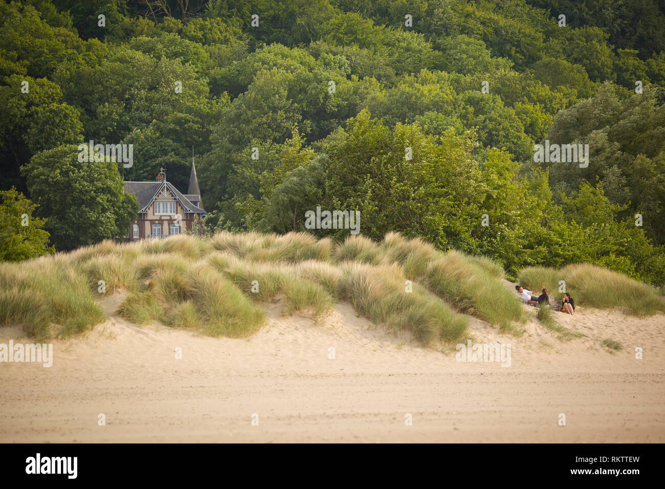 Frankreich haus strand -Fotos und -Bildmaterial in hoher Auflösung – Alamy