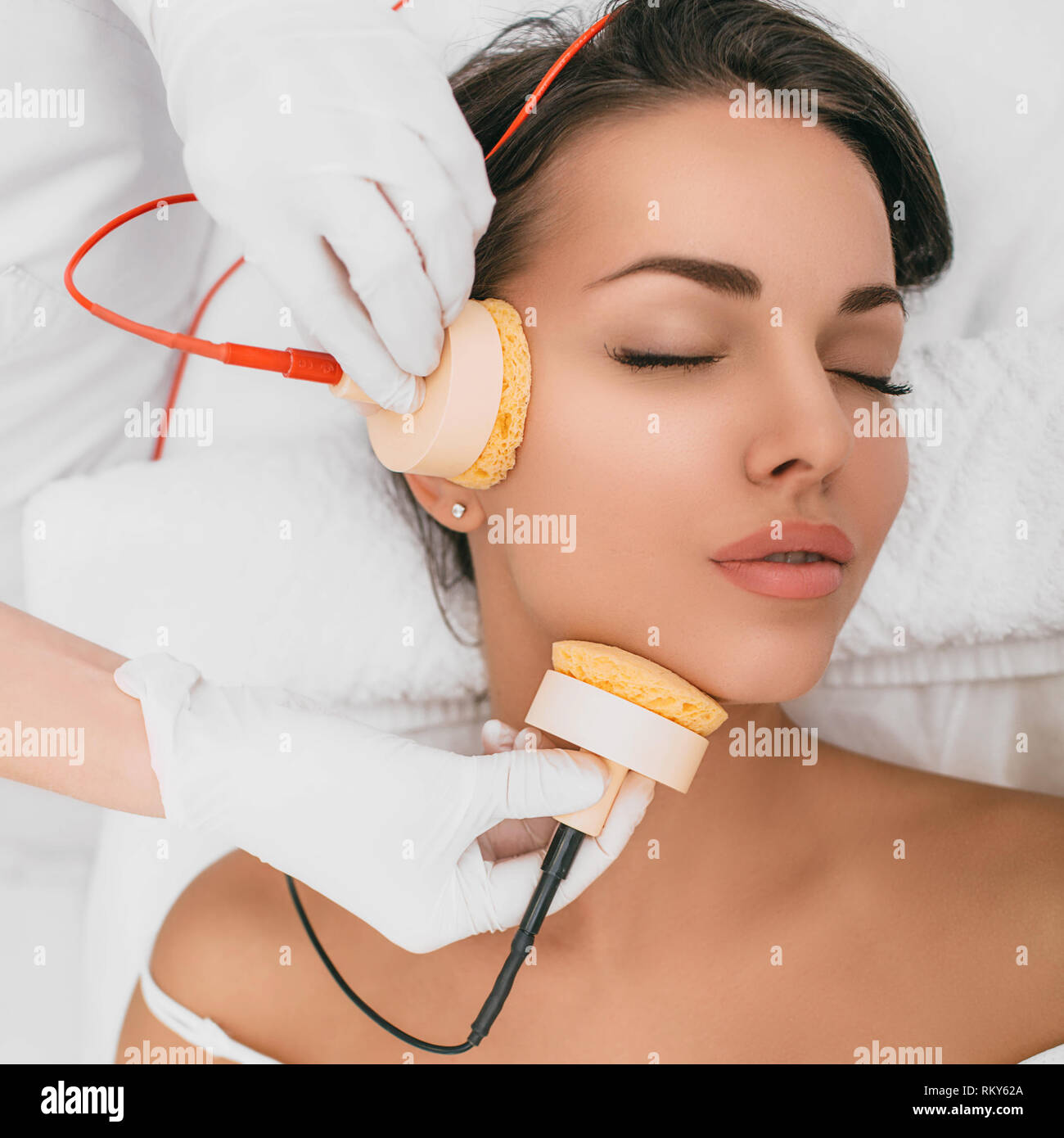 Facelift behandlung -Fotos und -Bildmaterial in hoher Auflösung – Alamy