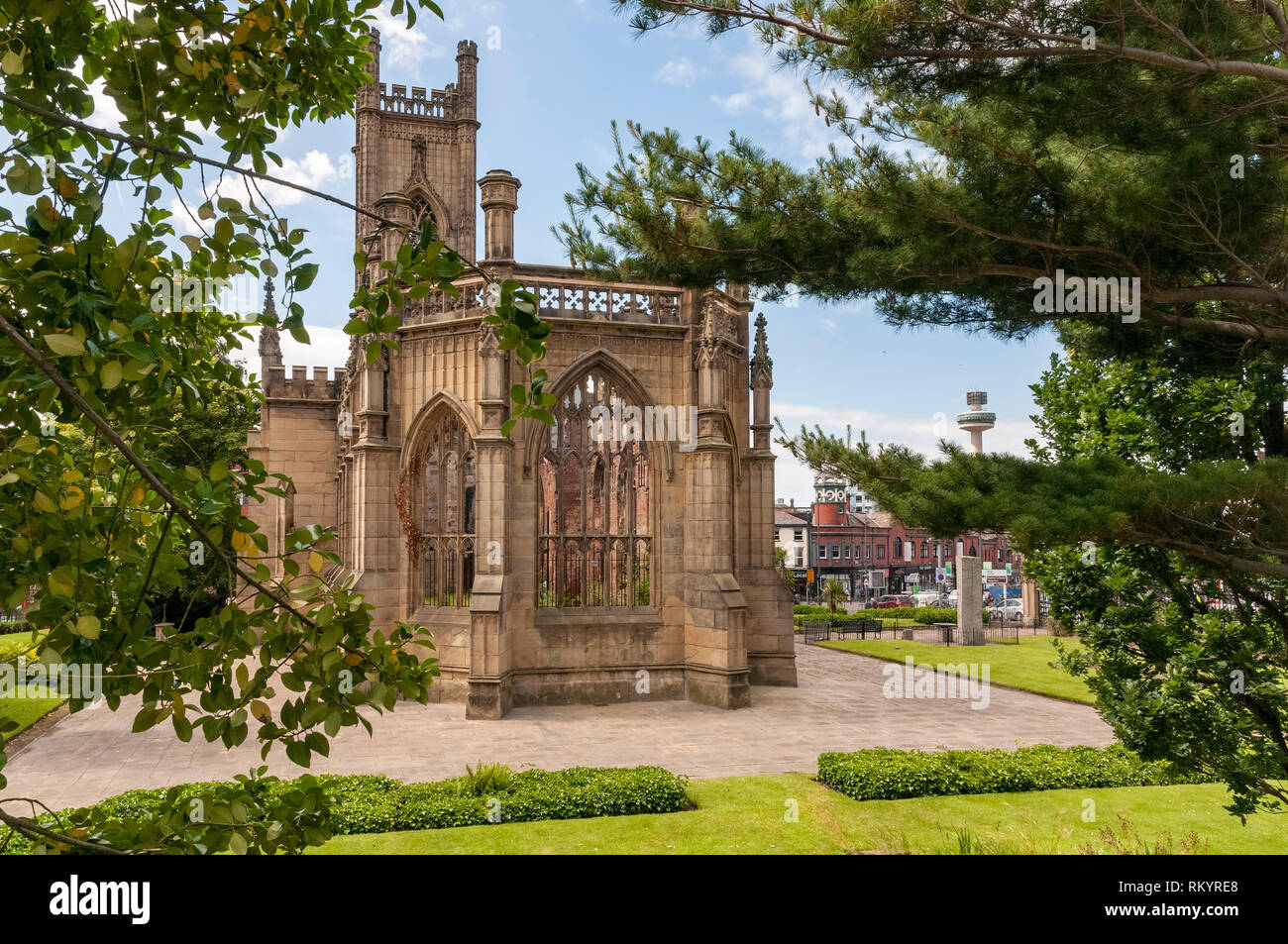 St lukes kirche liverpool -Fotos und -Bildmaterial in hoher Auflösung ...