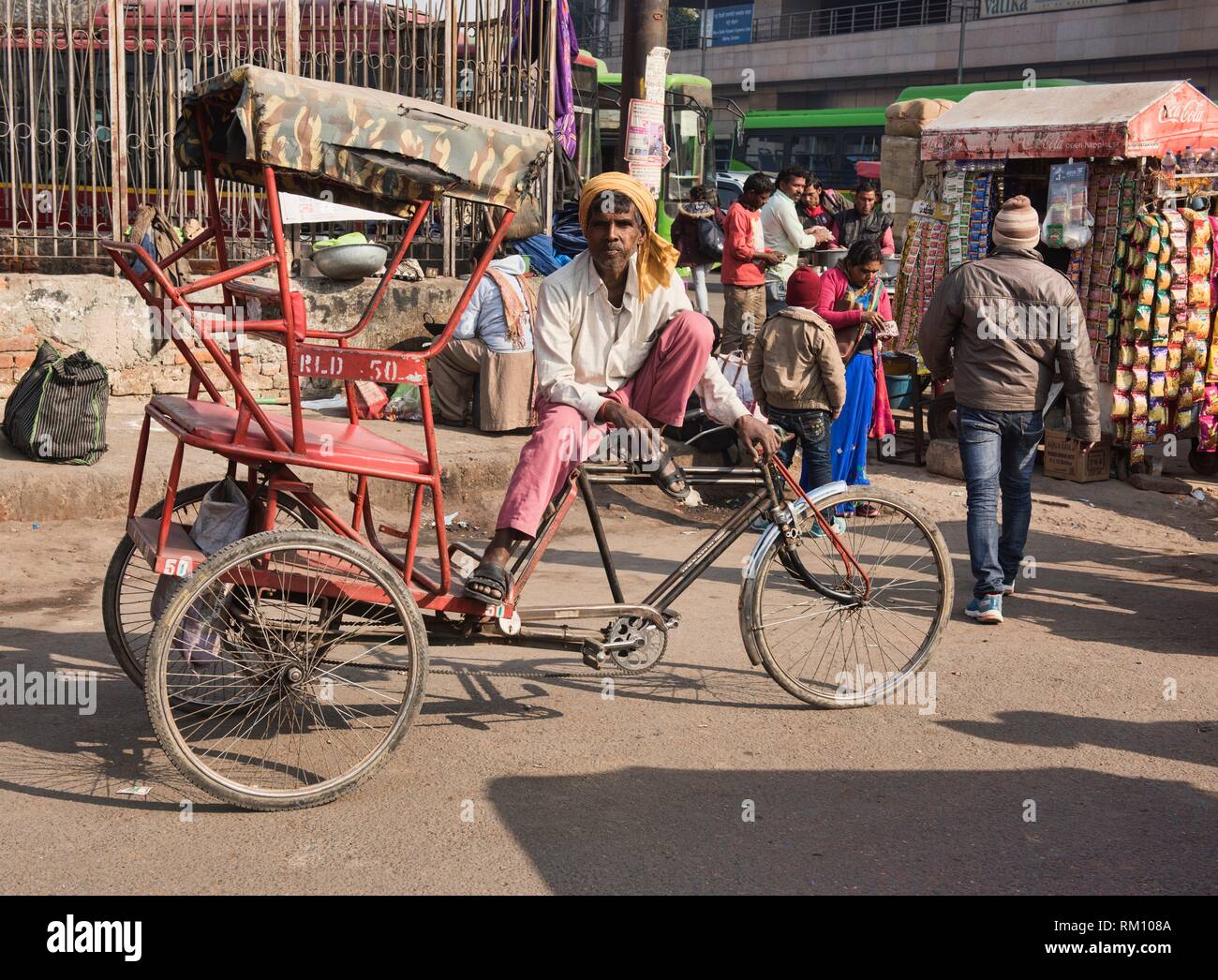 'old delhi rickshaw' -Fotos und -Bildmaterial in hoher Auflösung – Alamy