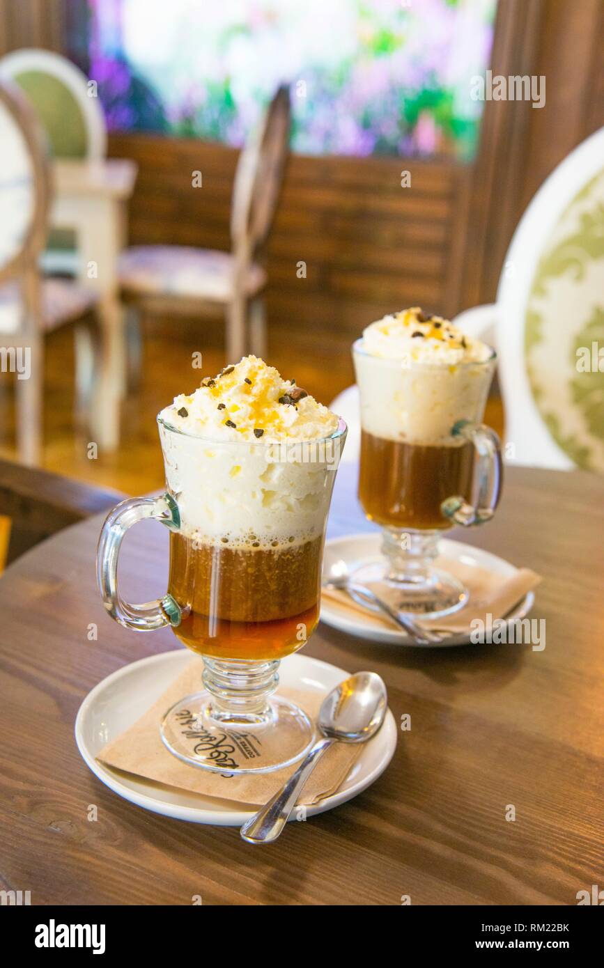 Traditional spanish cafe interior -Fotos und -Bildmaterial in hoher ...