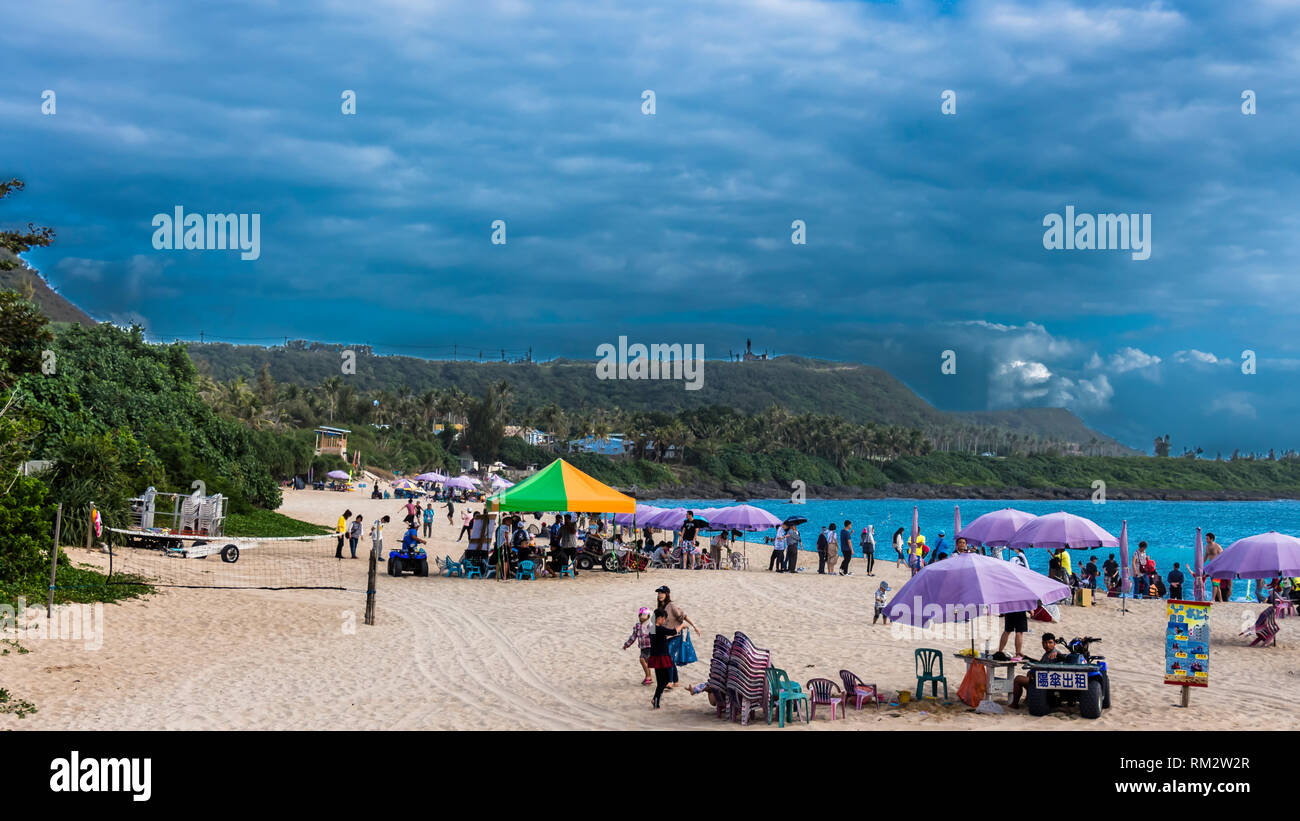 überfüllter strand china -Fotos und -Bildmaterial in hoher Auflösung ...