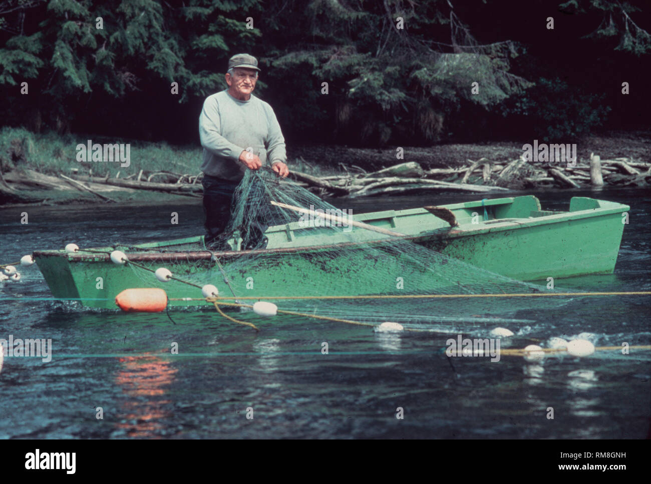 Native americans fishing -Fotos und -Bildmaterial in hoher Auflösung ...