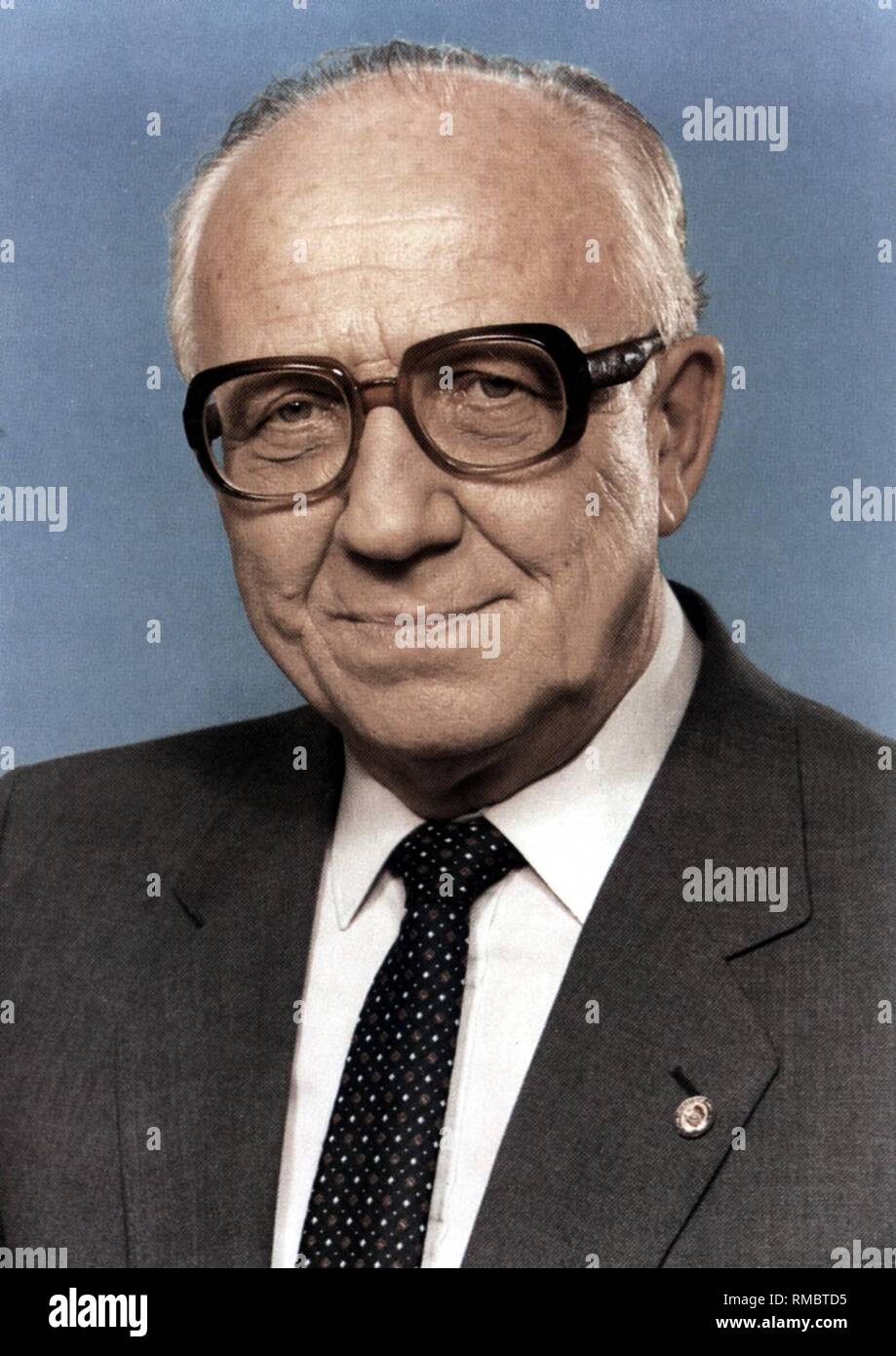 Portrait Foto von Horst Sindermann (05.09.1915 - 20.04.1990), zwischen ...