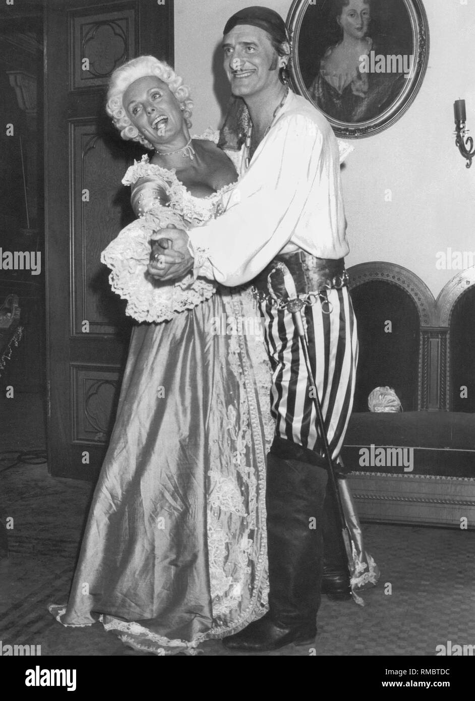 Ruth-Maria Kubitschek als Annette von Soettingen und Helmut Fischer als ...