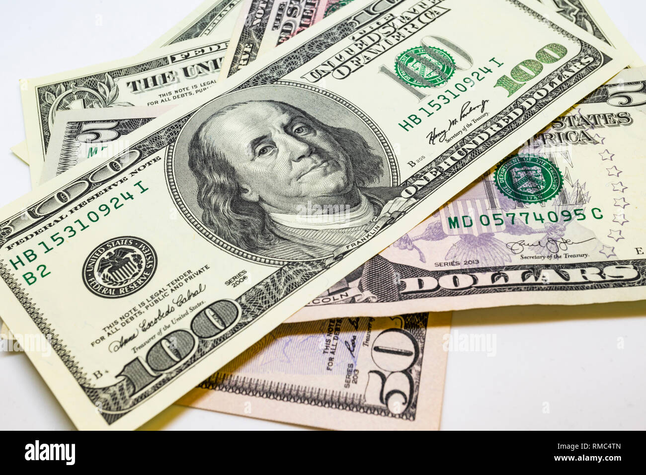 Ein Stapel der Banknote Dollar auf der Hand als Teil der Welt Handels ...