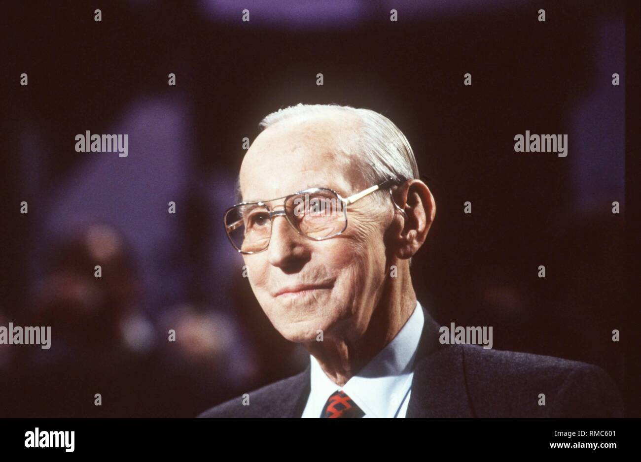 Unternehmen recherchiert -Fotos und -Bildmaterial in hoher Auflösung ...