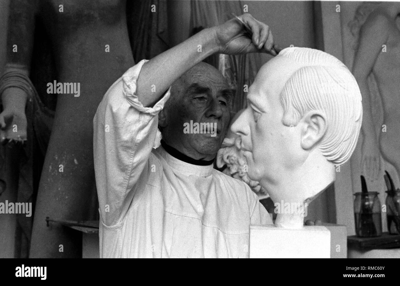 Arno breker war ein deutscher bildhauer -Fotos und -Bildmaterial in ...