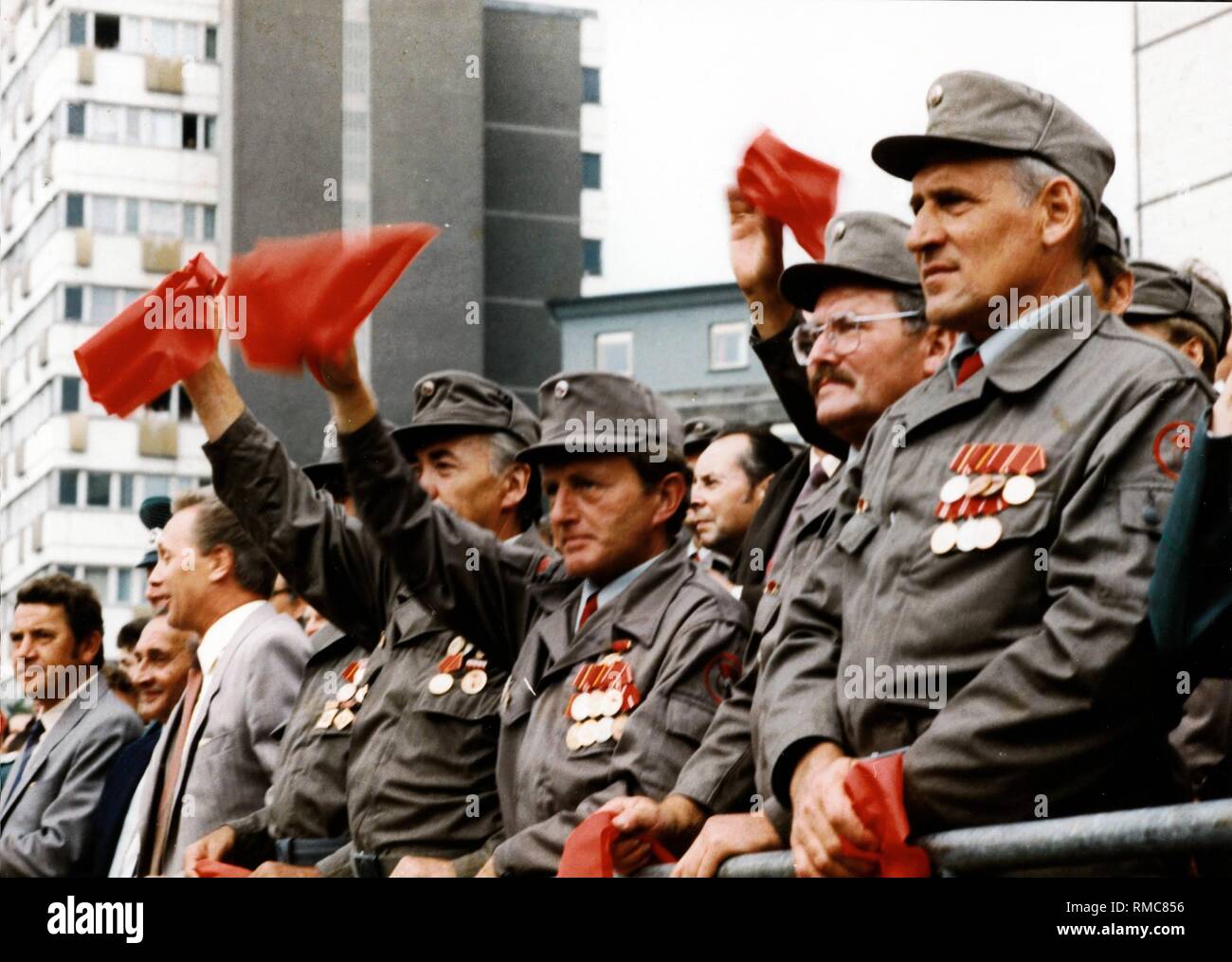 Kampfgruppen ddr -Fotos und -Bildmaterial in hoher Auflösung – Alamy