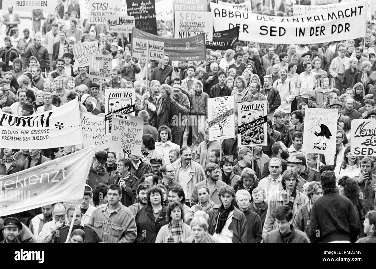 Am 4. November 1989 fand die größte Demonstration in der Geschichte der ...