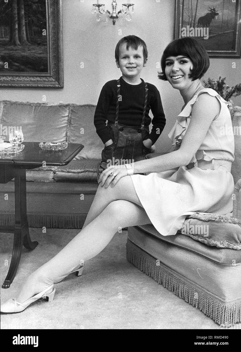 Schlager Singer Schwarzweiß-Stockfotos und -bilder - Alamy