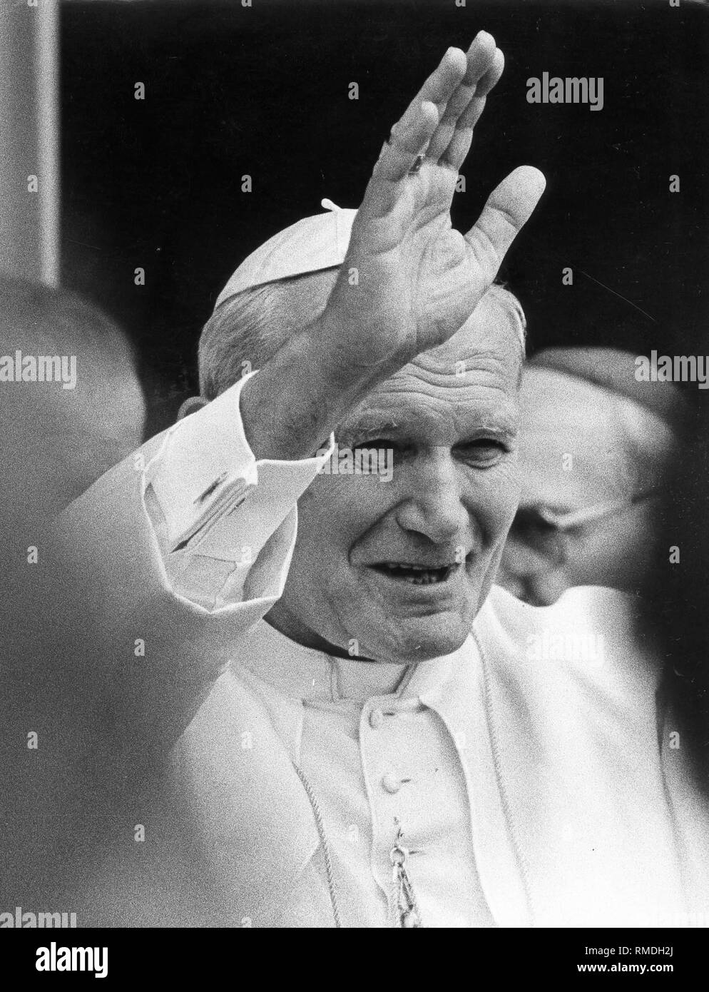 Pope john paul ii smiling Schwarzweiß-Stockfotos und -bilder - Alamy