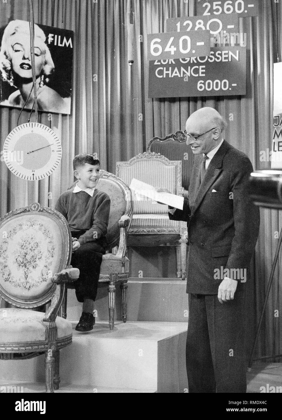 Moderator Quiz Stockfotos und -bilder Kaufen - Alamy