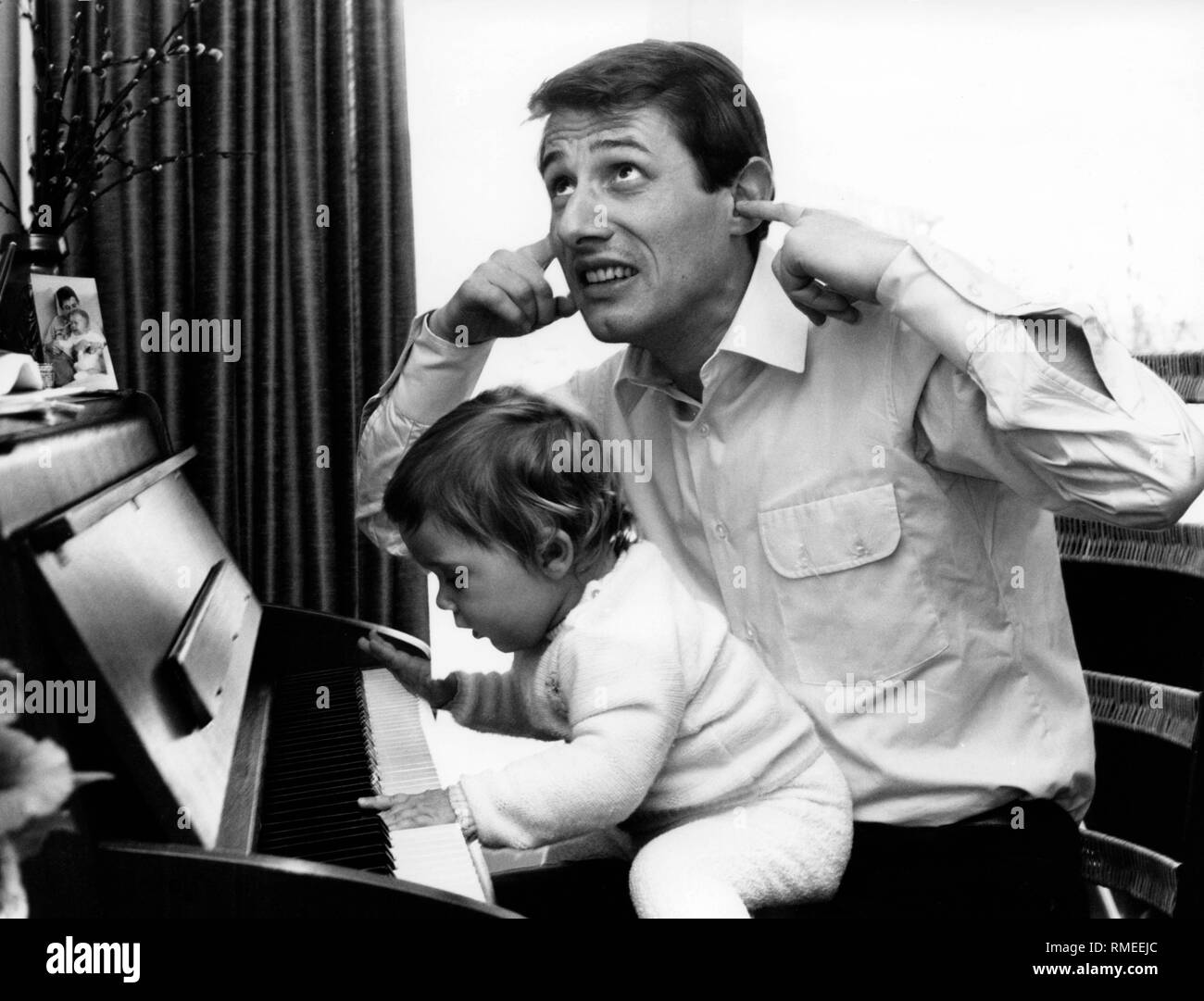 Der Sänger Udo Jürgens am Klavier mit Sohn Johnny Stockfotografie - Alamy