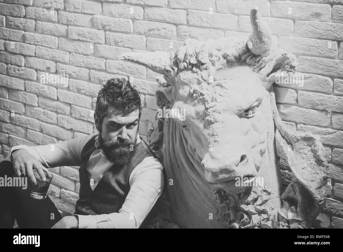 Ceo statue -Fotos und -Bildmaterial in hoher Auflösung – Alamy