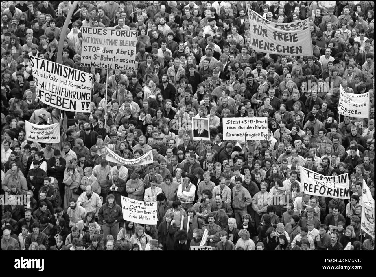 Am 4. November 1989 fand die größte Demonstration in der Geschichte der ...