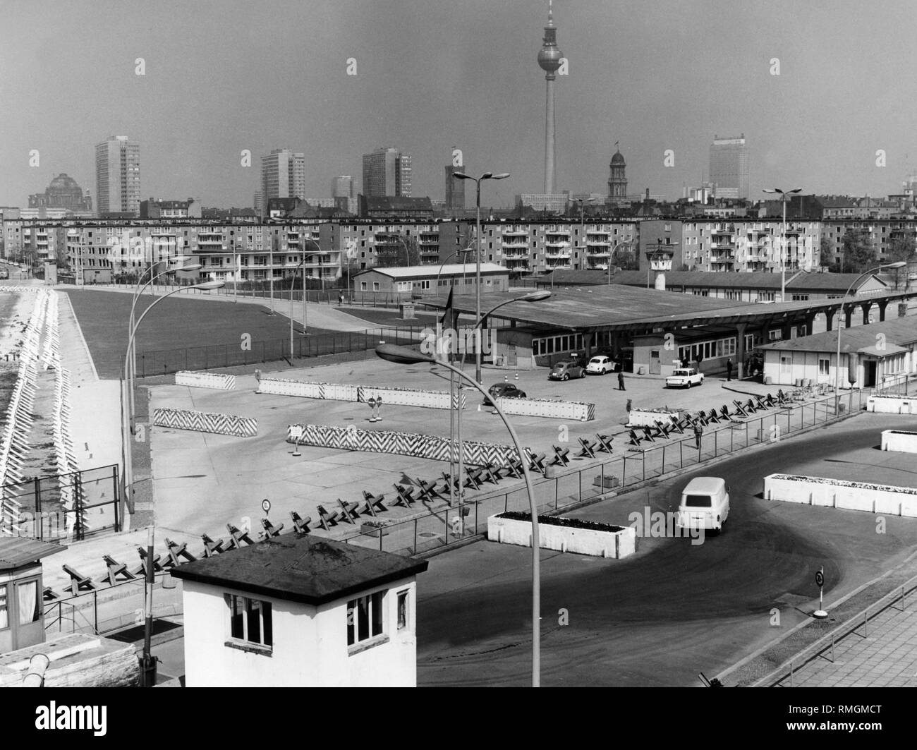 Ostberlin sektor grenze -Fotos und -Bildmaterial in hoher Auflösung – Alamy