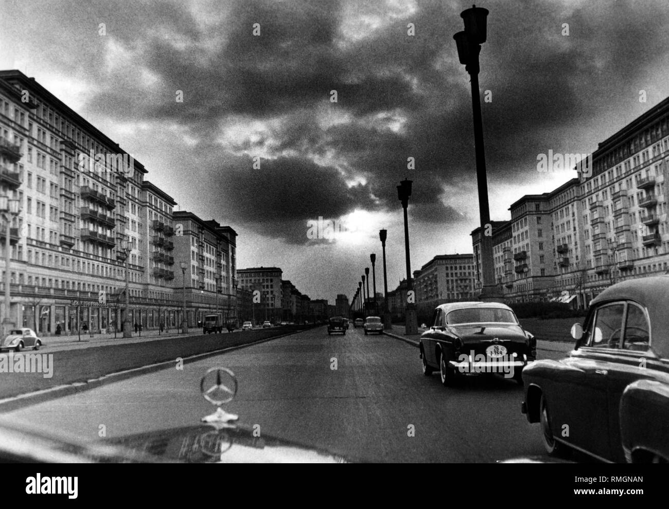 Karl marx allee berlin historisch -Fotos und -Bildmaterial in hoher ...