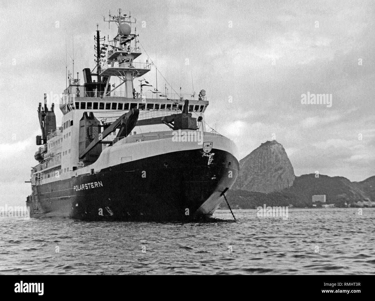Das deutsche Forschungsschiff "Polarstern" in Guanabra Bay aus Rio de ...