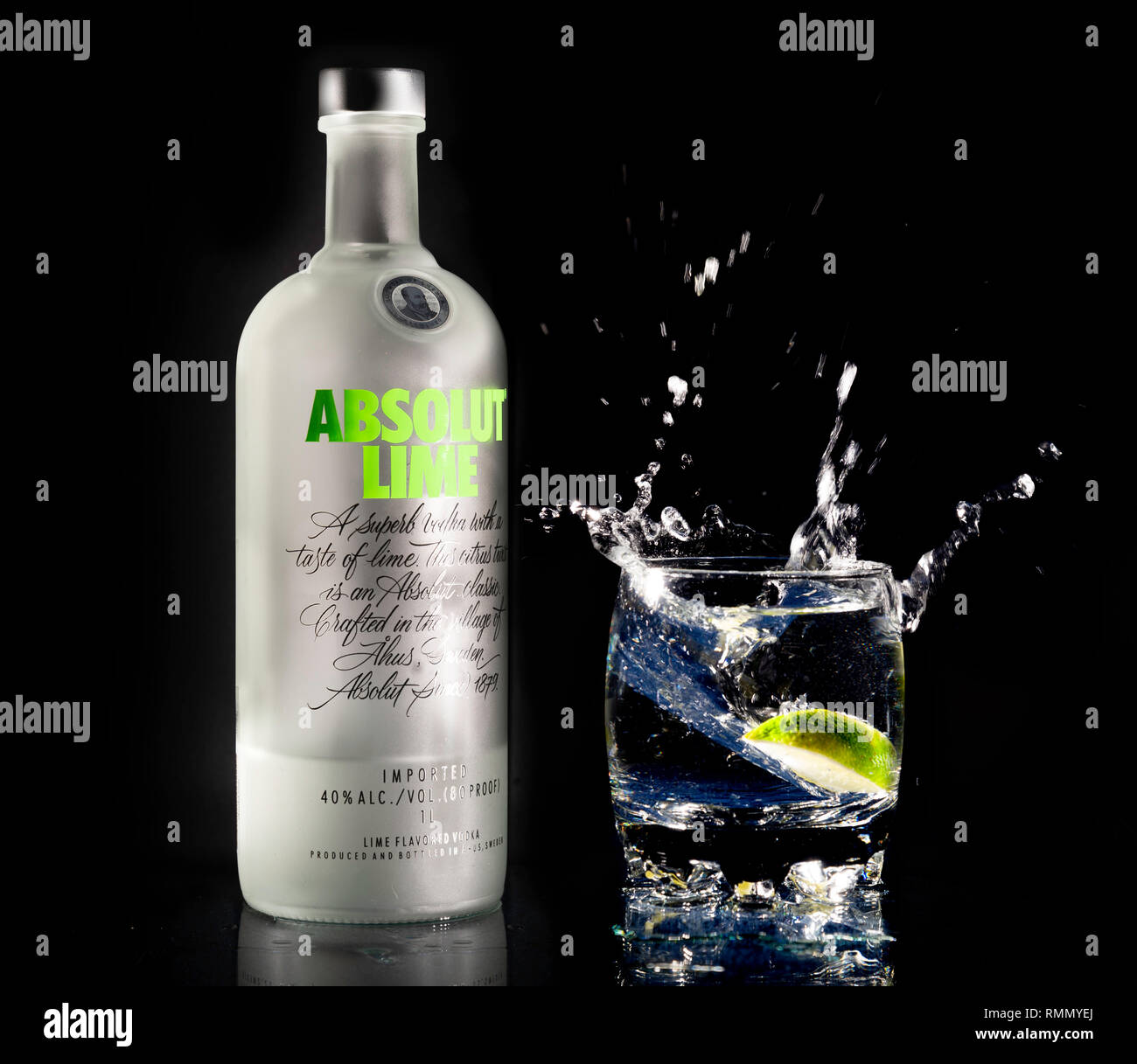 Flasche absoluten wodka -Fotos und -Bildmaterial in hoher Auflösung – Alamy