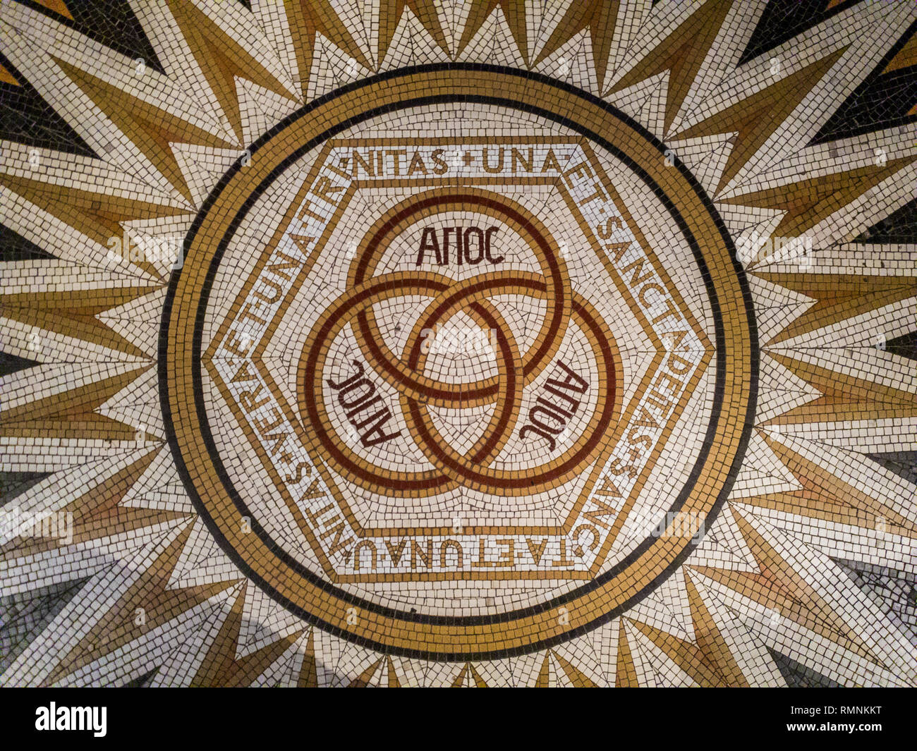 Abbey church of the holy trinity -Fotos und -Bildmaterial in hoher ...
