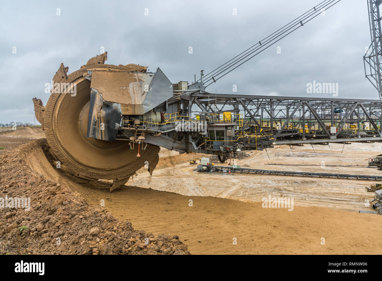 Bucket wheel bucket wheel bagger 288 -Fotos und -Bildmaterial in hoher ...