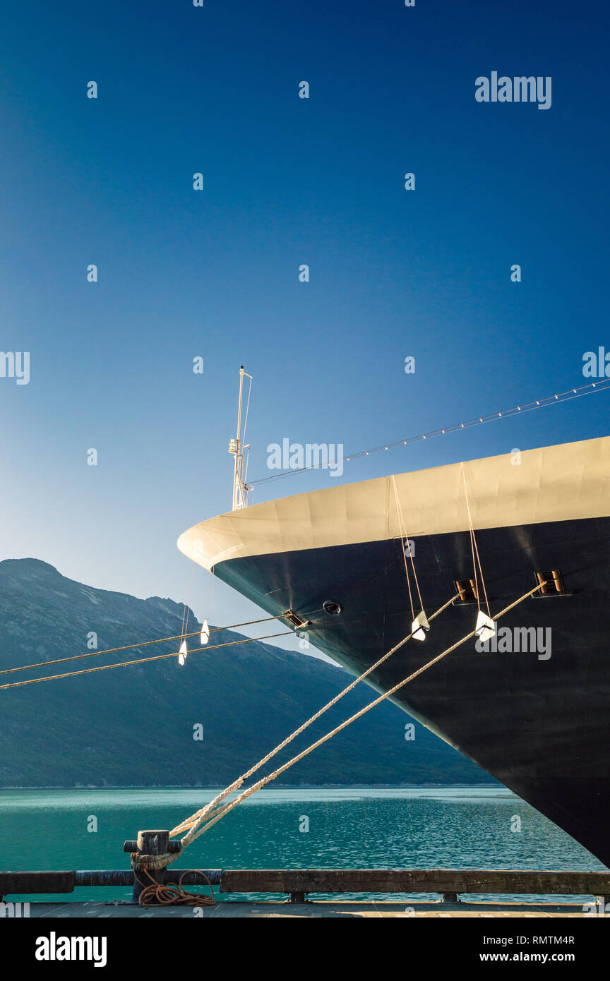 Bug, Ratte wachen und Festmacher von Kreuzfahrtschiff, in Alaska ...