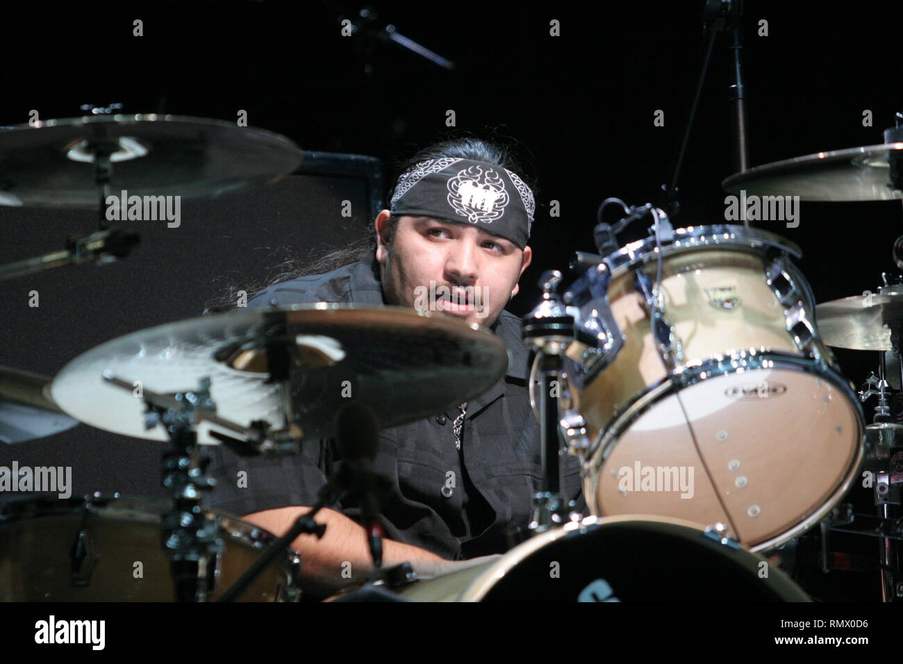 Schlagzeuger Ringo Garza wird gezeigt auf der Bühne während einer "live ...