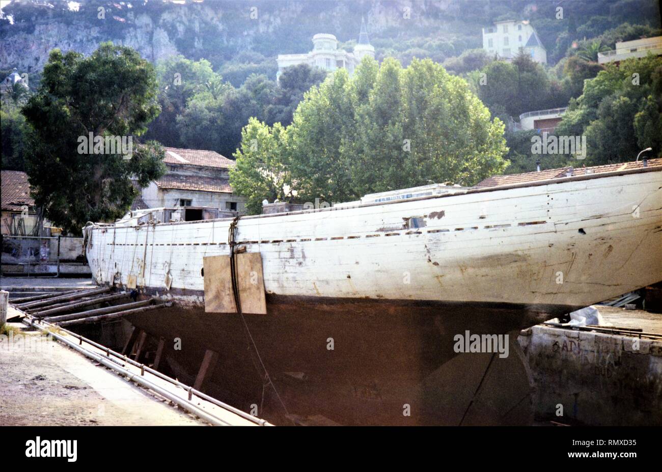 ERROL Flynn's ehemalige Yacht Zaca im Trockendock in der Marina in ...