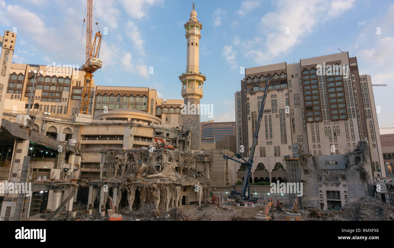 Mekka, Saudi-Arabien - ca. 2014: Teil des Haram Moschee Strukturen ...