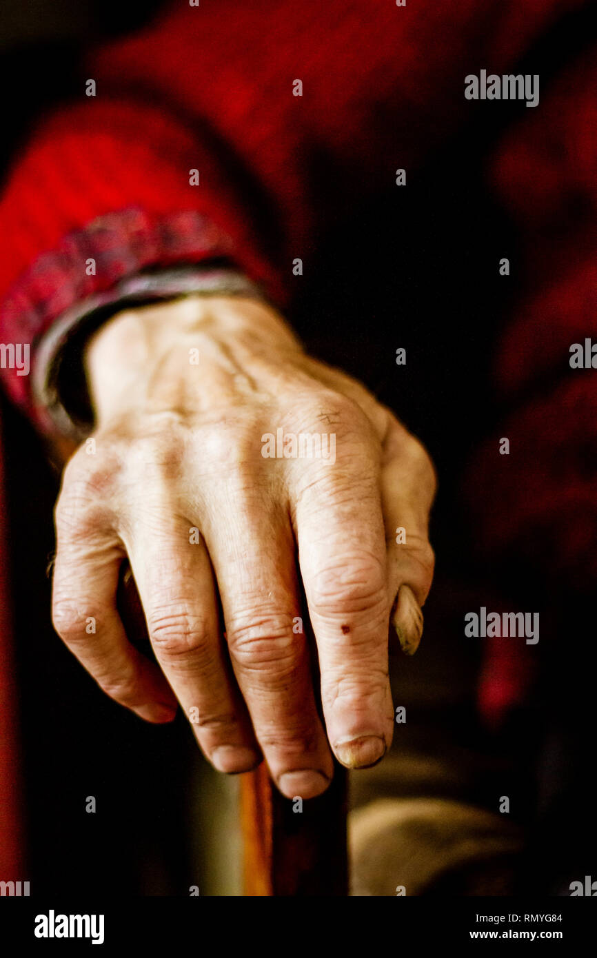 Dreckiger alter mann -Fotos und -Bildmaterial in hoher Auflösung – Alamy